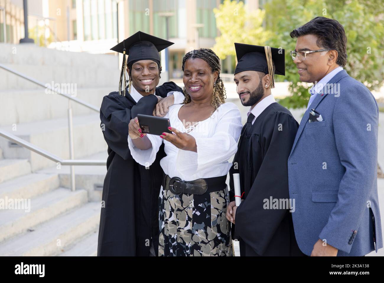 African american graduate parents hi-res stock photography and images ...