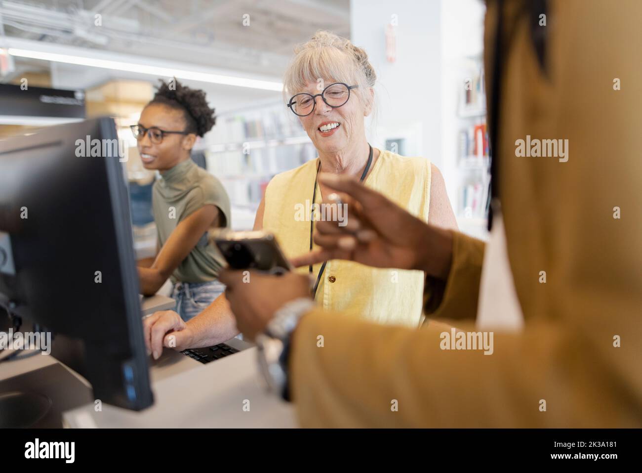 Smart library hi-res stock photography and images - Alamy