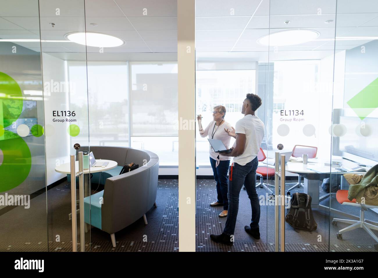 Tutoring university hi-res stock photography and images - Alamy