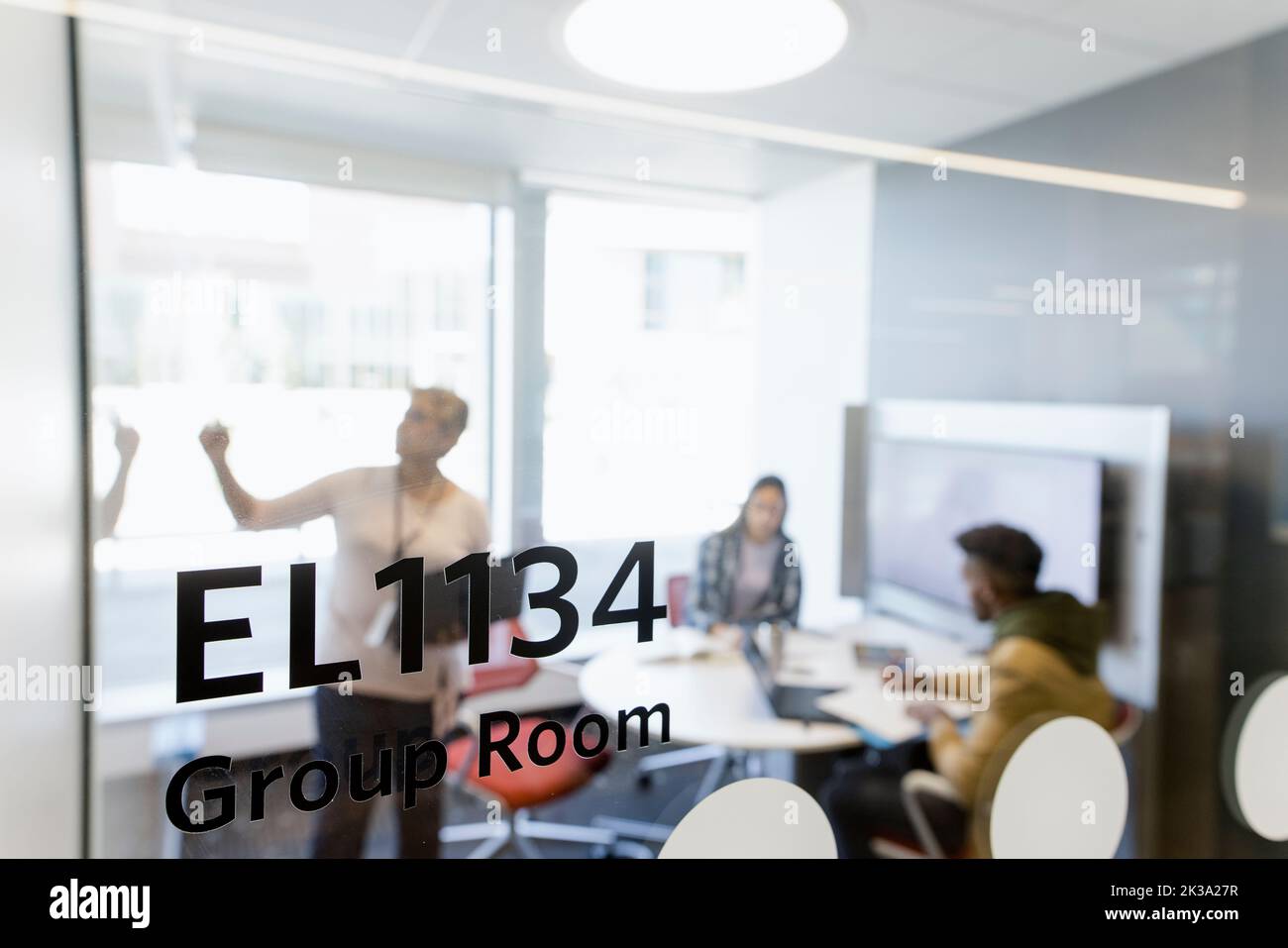 Tutoring college hi-res stock photography and images - Alamy