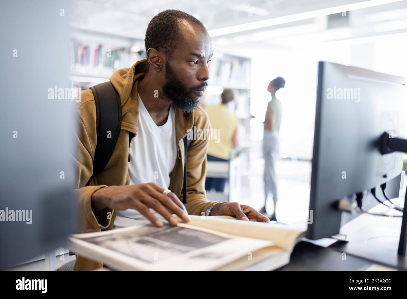 Black college student computer hi-res stock photography and images - Alamy
