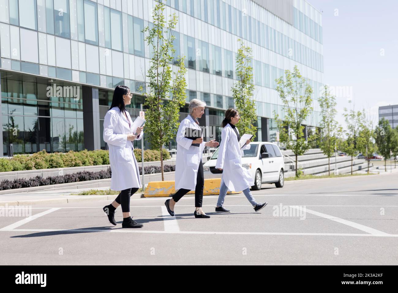 Lab coats scientist hi-res stock photography and images - Alamy