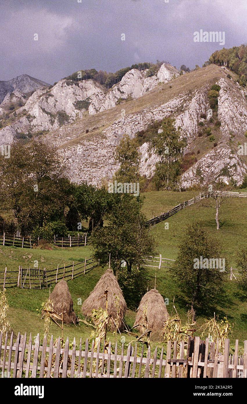 Rustic mountains hi-res stock photography and images - Alamy