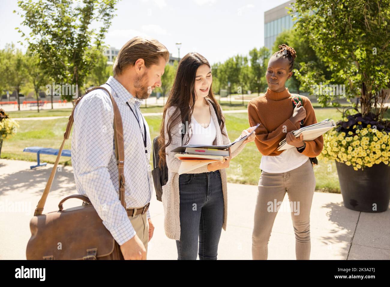 Professor and students hi-res stock photography and images - Alamy