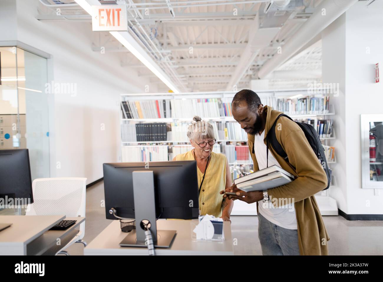 Senior student college hi-res stock photography and images - Alamy