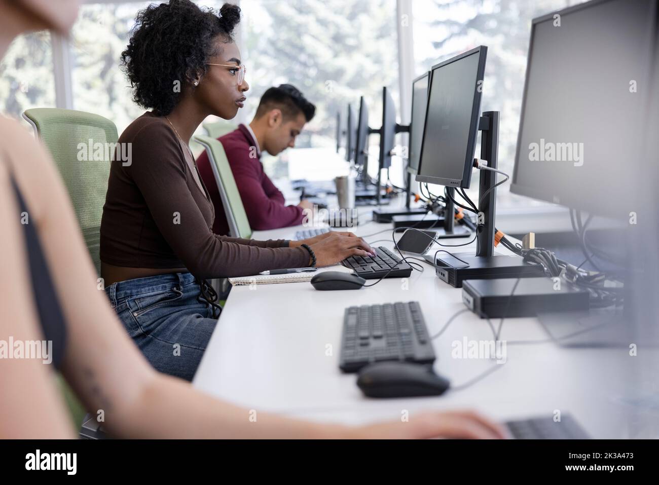 Young student computer library hi-res stock photography and images - Alamy