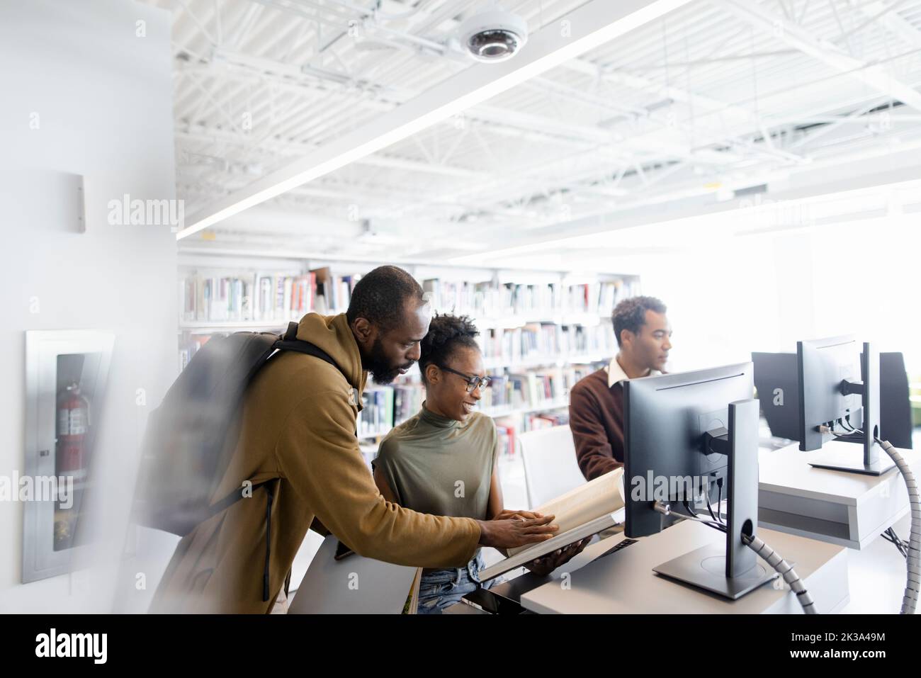 College textbooks hi-res stock photography and images - Alamy