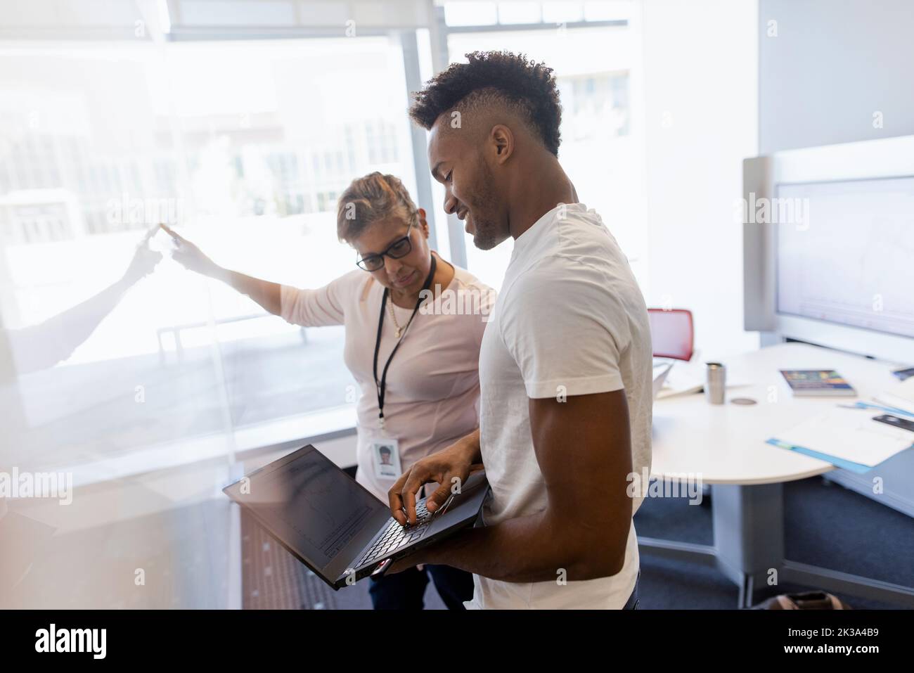 Tutoring college hi-res stock photography and images - Alamy