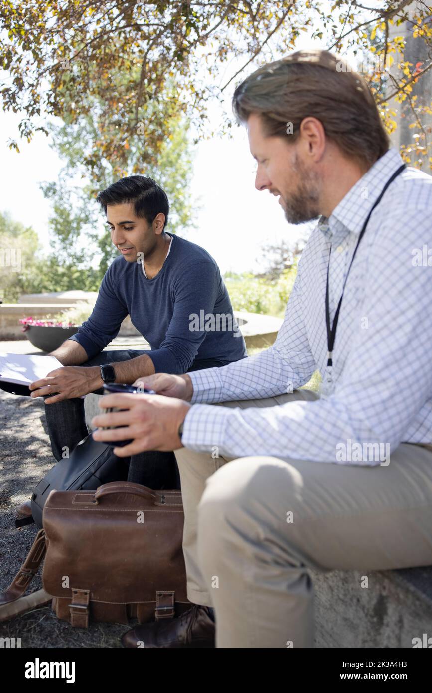 Student talking professor hi-res stock photography and images - Alamy