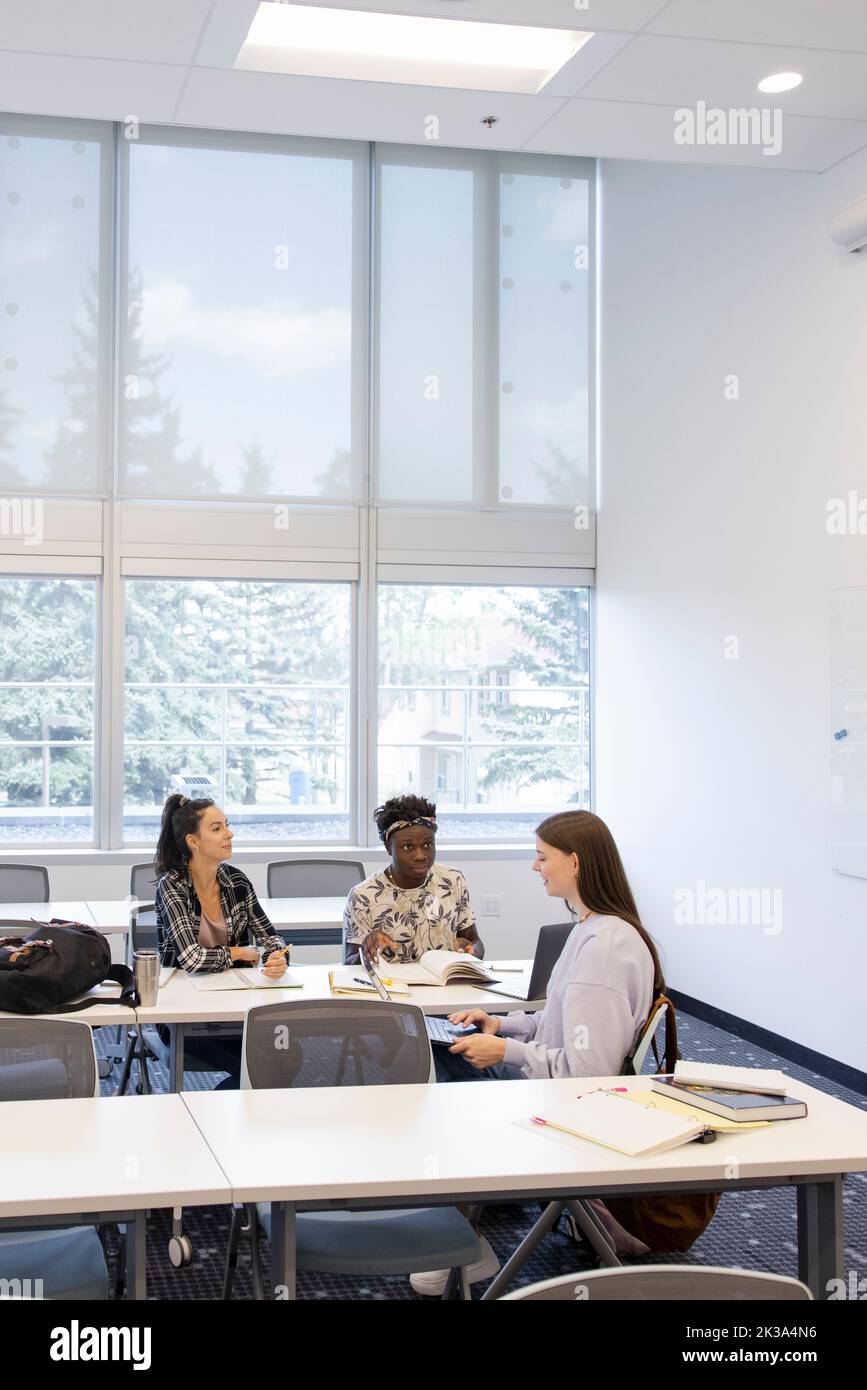 African american college classroom hi-res stock photography and images ...