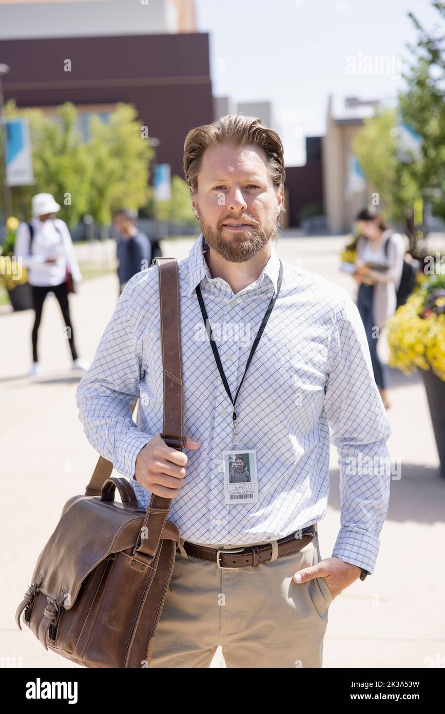 On campus professor hi-res stock photography and images - Alamy