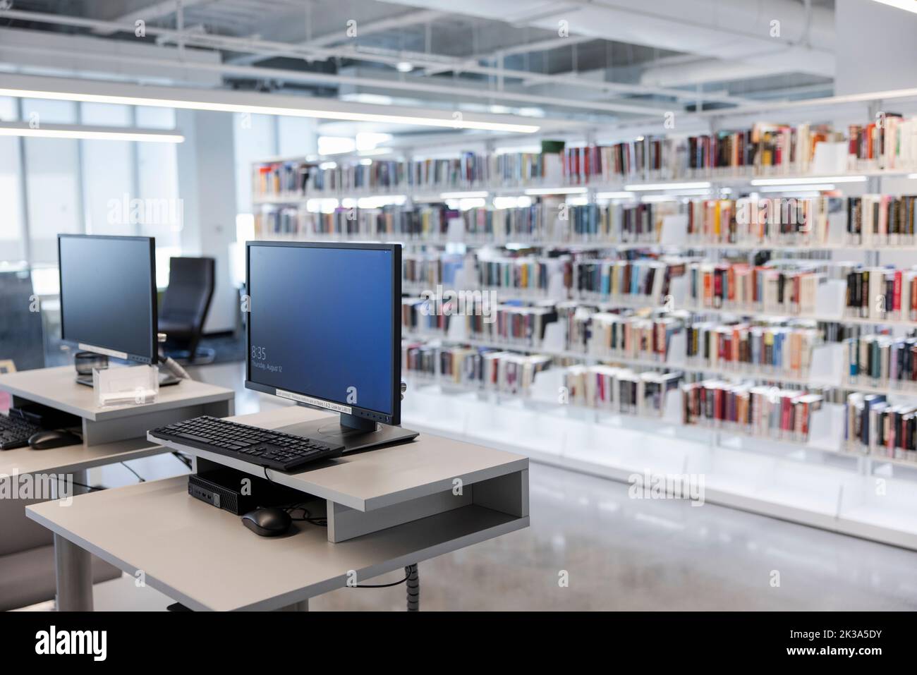 Computers in education hi-res stock photography and images - Alamy