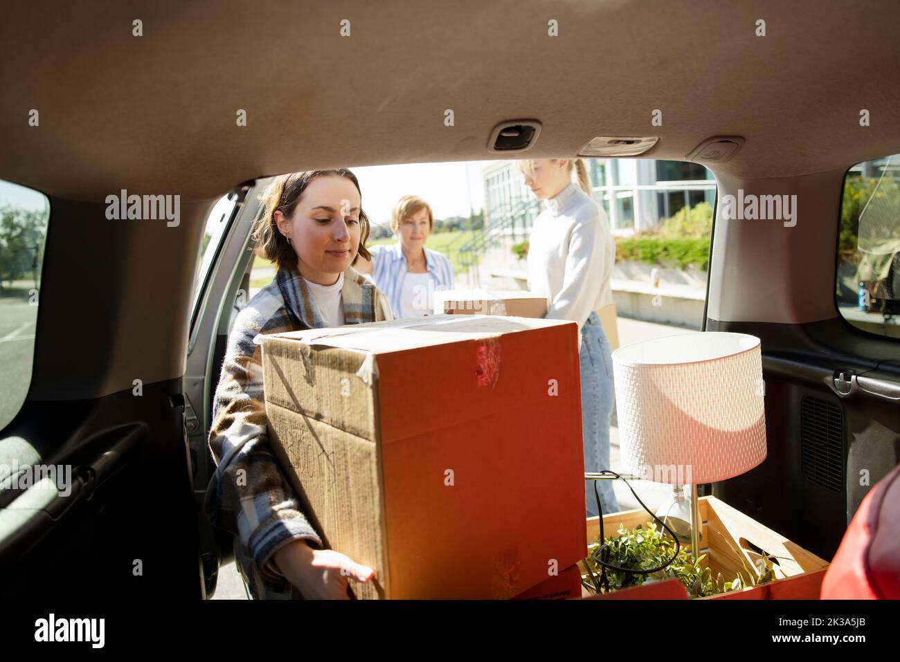 Car unloading hi-res stock photography and images - Alamy