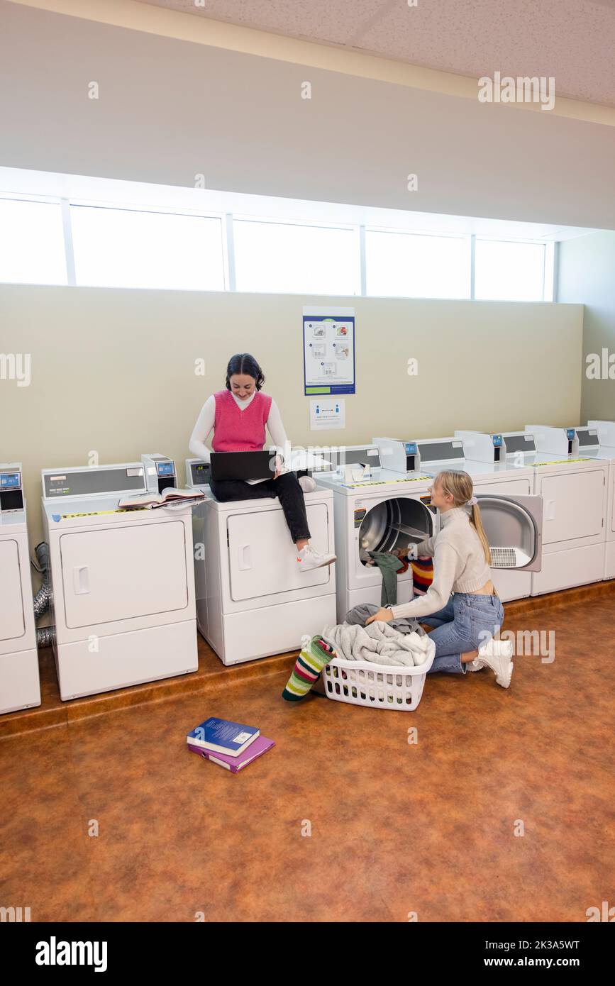 Roommate students talking hi-res stock photography and images - Alamy