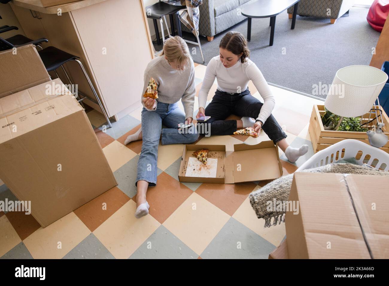 Two college roommates sharing room hi-res stock photography and images ...