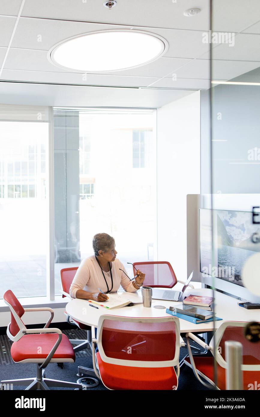 Library conference room hi-res stock photography and images - Alamy