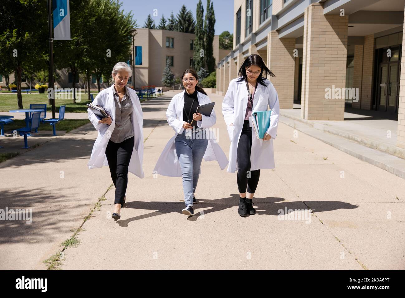 Native american student science hi-res stock photography and images - Alamy