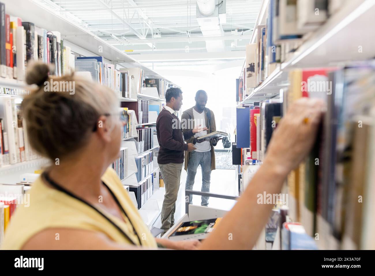 University student library male hi-res stock photography and images - Alamy