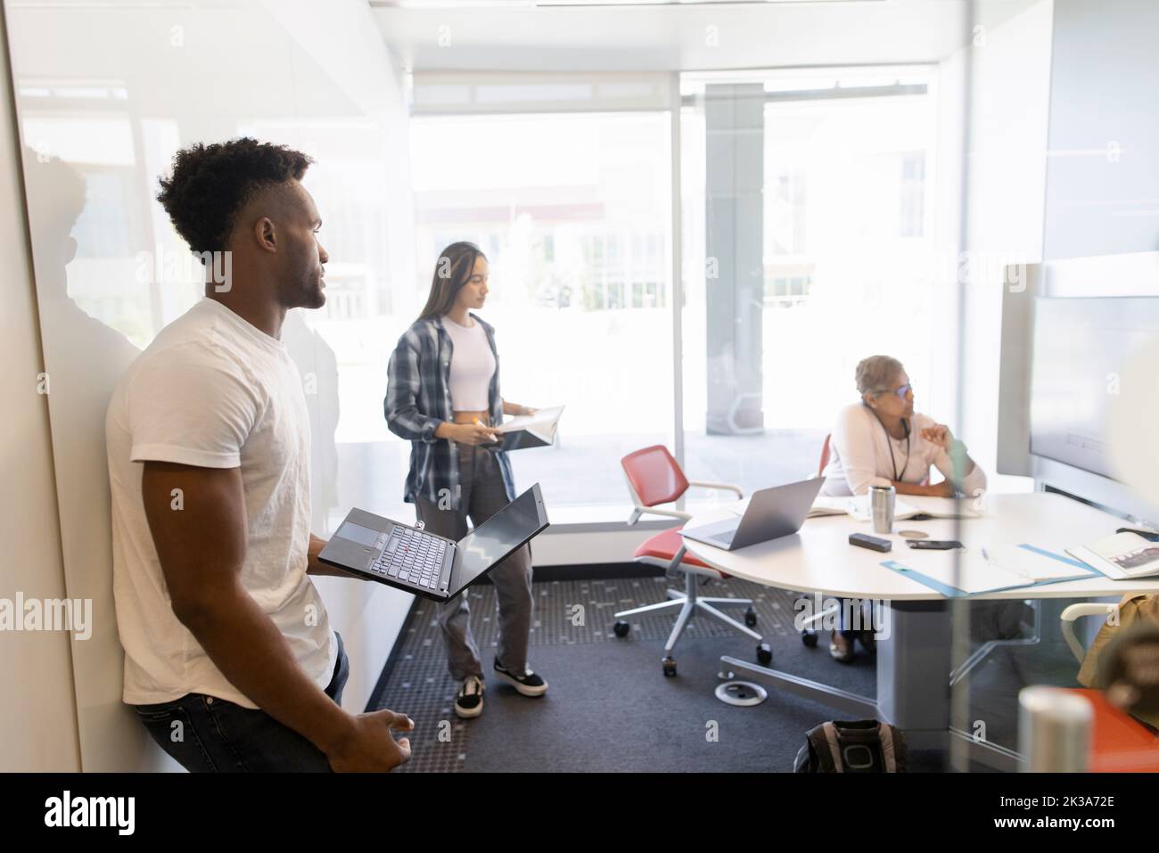 Black man studying in room hi-res stock photography and images - Alamy