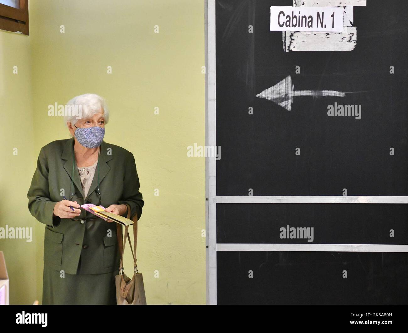 Rome, Italy. 25th Sep, 2022. A resident prepares to vote at a polling ...