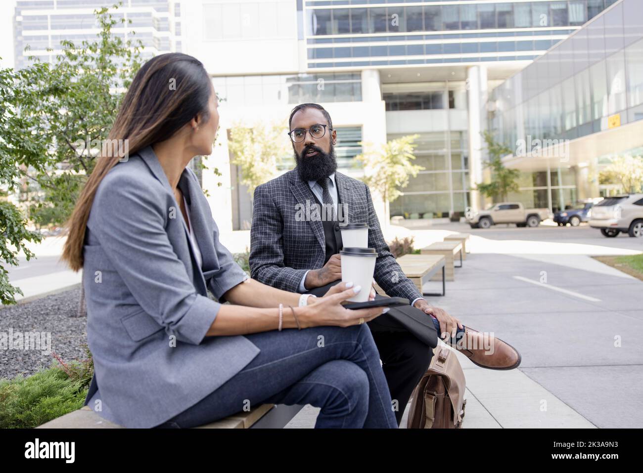 Workers sitting hi-res stock photography and images - Alamy