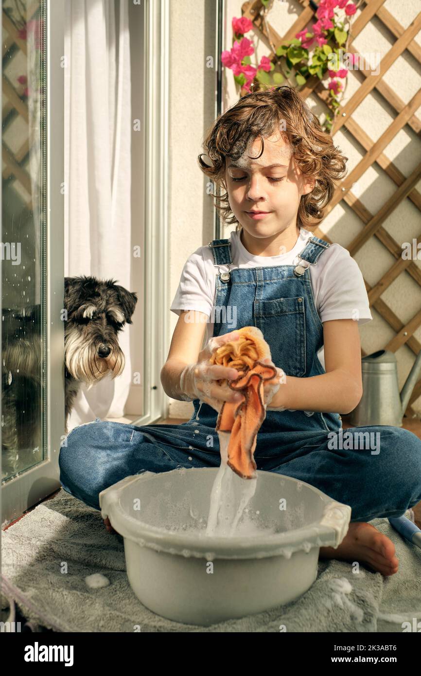 Boy washing dog hi-res stock photography and images - Alamy