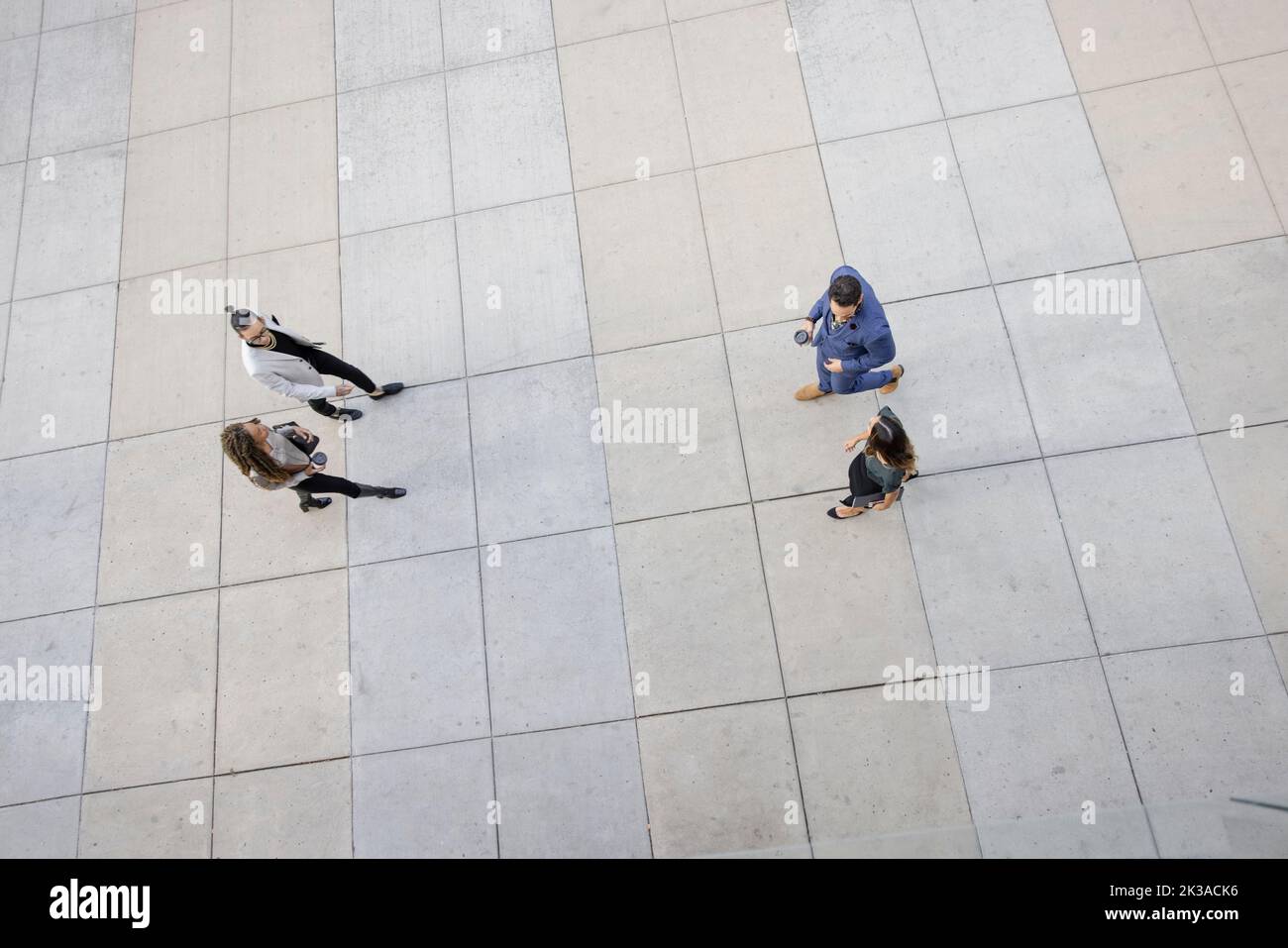Group of work people outside hi-res stock photography and images - Alamy