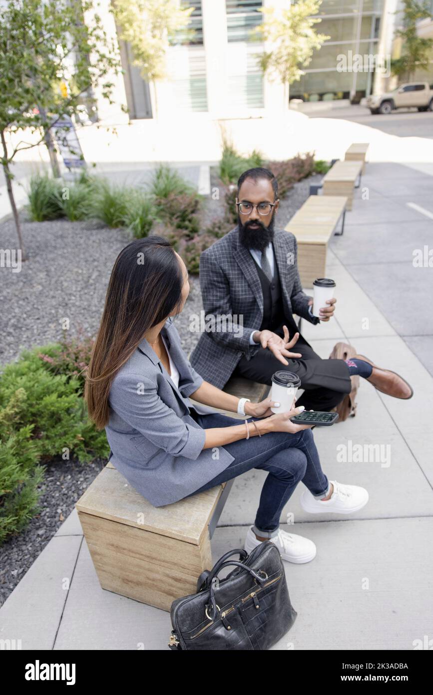 Workers sitting hi-res stock photography and images - Alamy