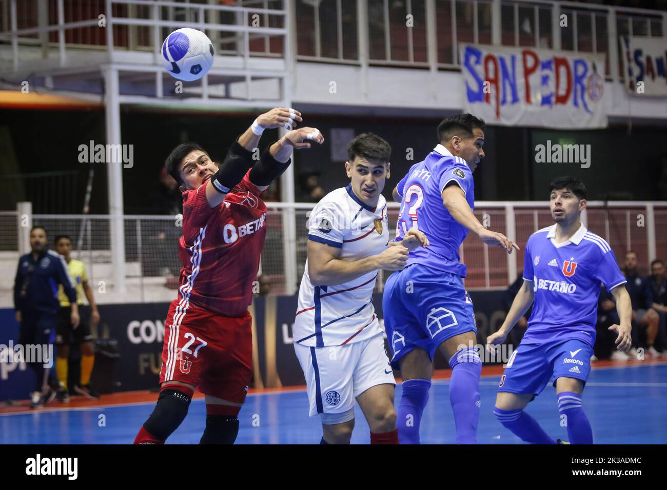 Tomas Pescio (C) of San Lorenzo de Argentina and Benjamin Fuentes (L ...