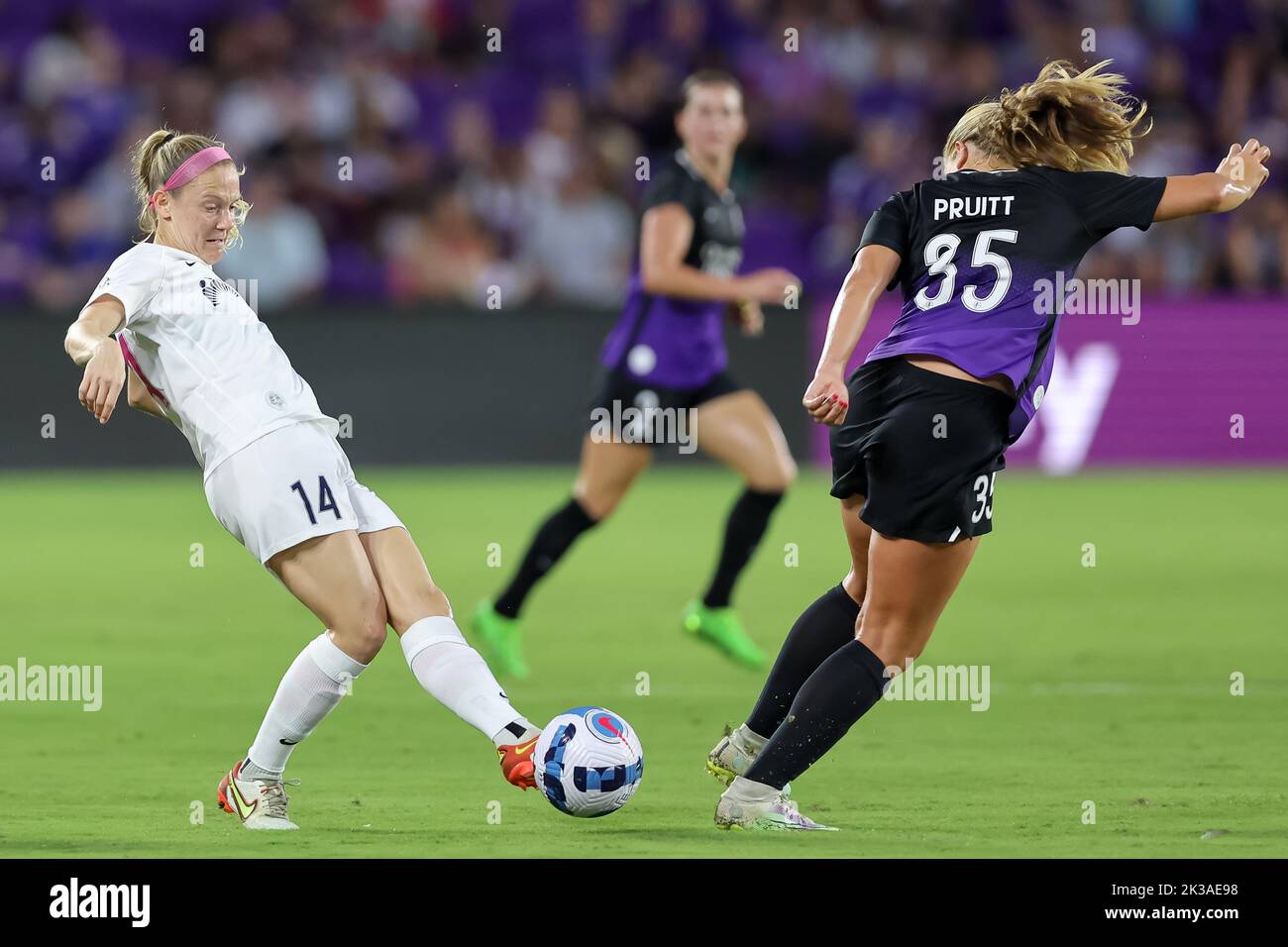 Kristen mcnabb 14 hi-res stock photography and images - Alamy