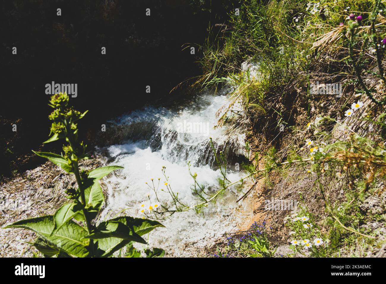 Blue water flows down stream hi-res stock photography and images - Alamy