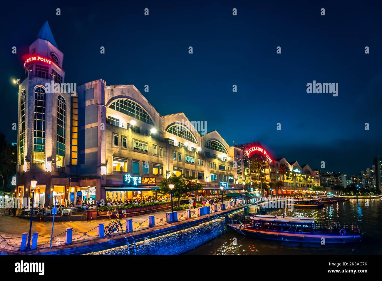 Scenic night scape of Riverside Point around Clarke Quay and Riverside ...