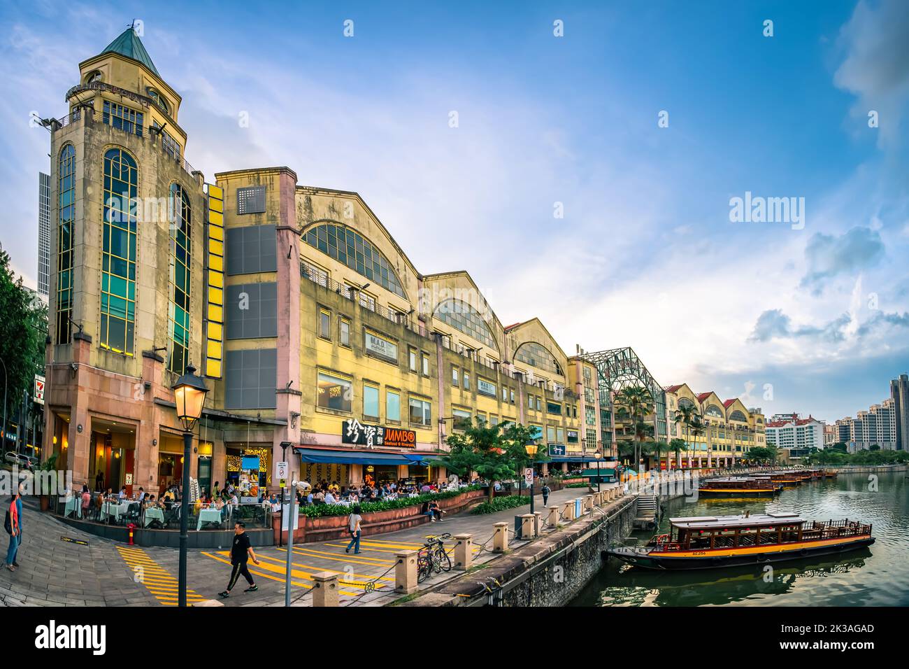 Scenic view of Riverside Point, Clarke Quay and Bumboat cruising in ...