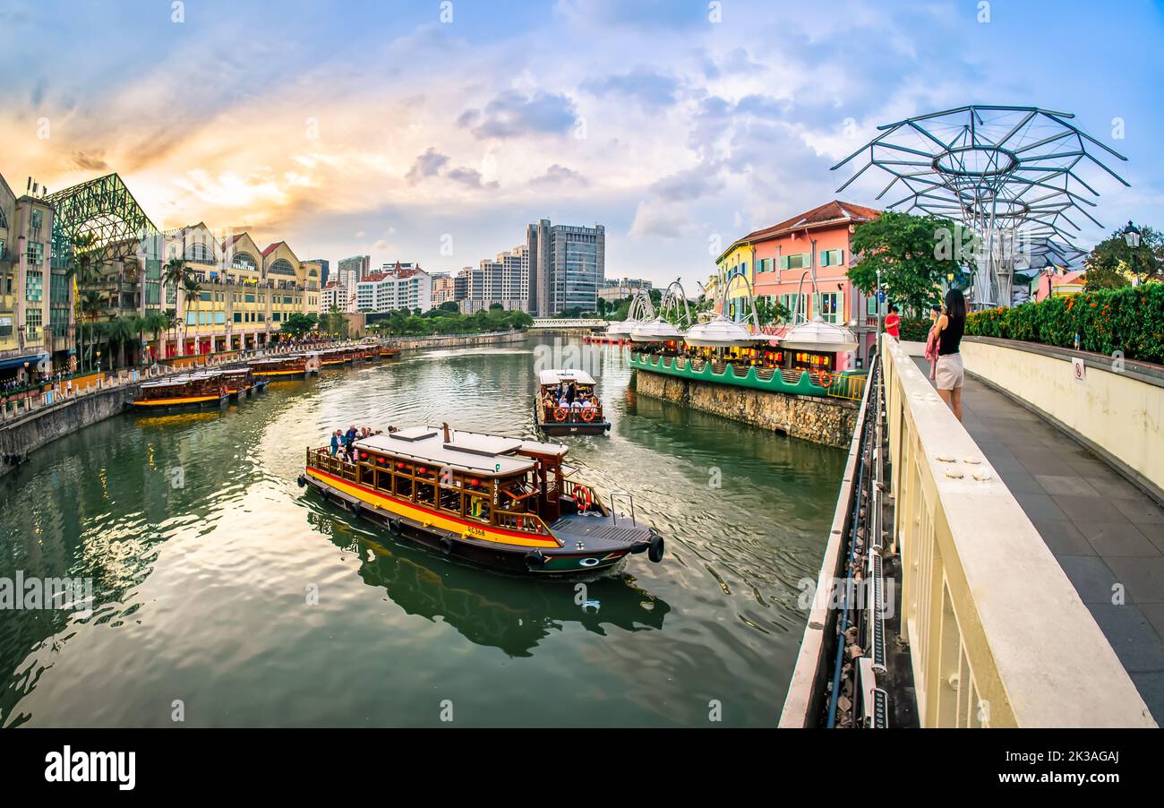 Scenic view of Riverside Point, Clarke Quay and Bumboat cruising in ...
