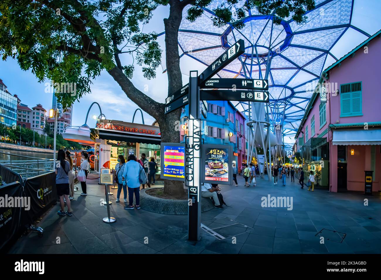 Street view of lighted Clarke Quay in historic riverside quay, famous ...