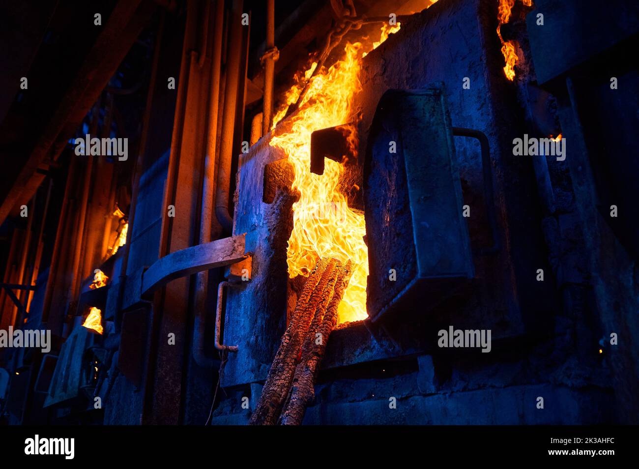 Melted steel structure hi-res stock photography and images - Alamy