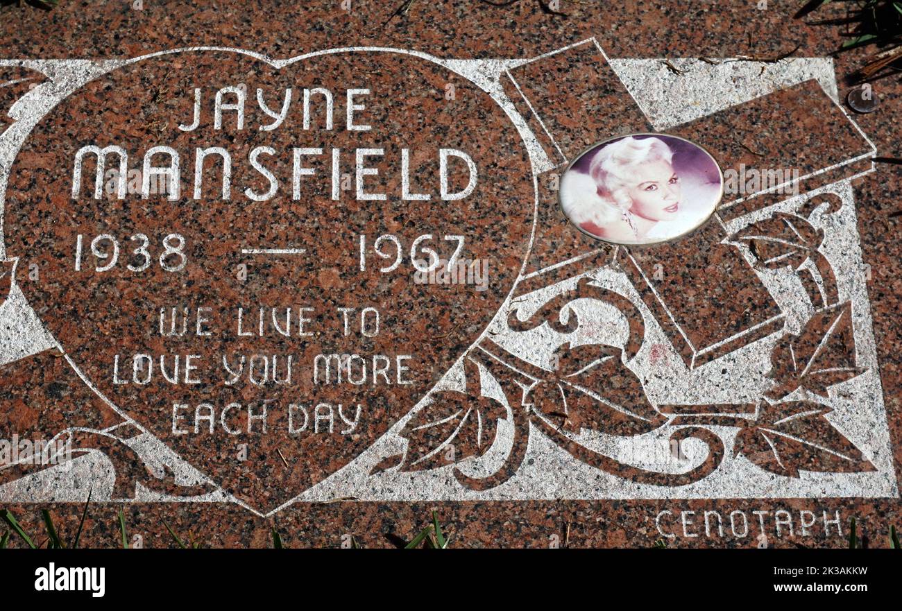 Los Angeles CA: Jayne Mansfield Grave at Hollywood Forever Cemetery ...