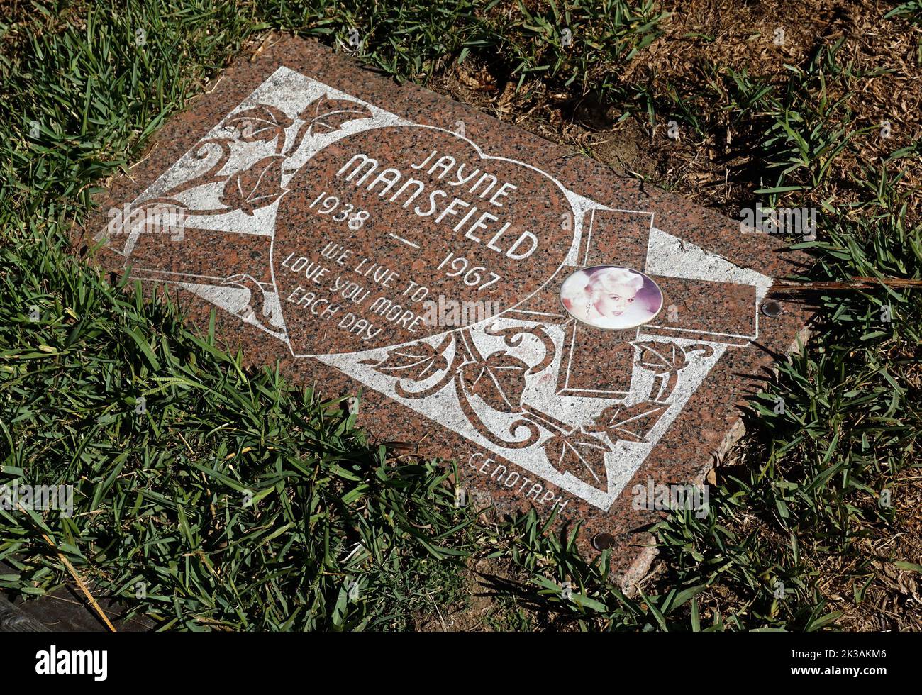 Los Angeles CA: Jayne Mansfield Grave at Hollywood Forever Cemetery ...