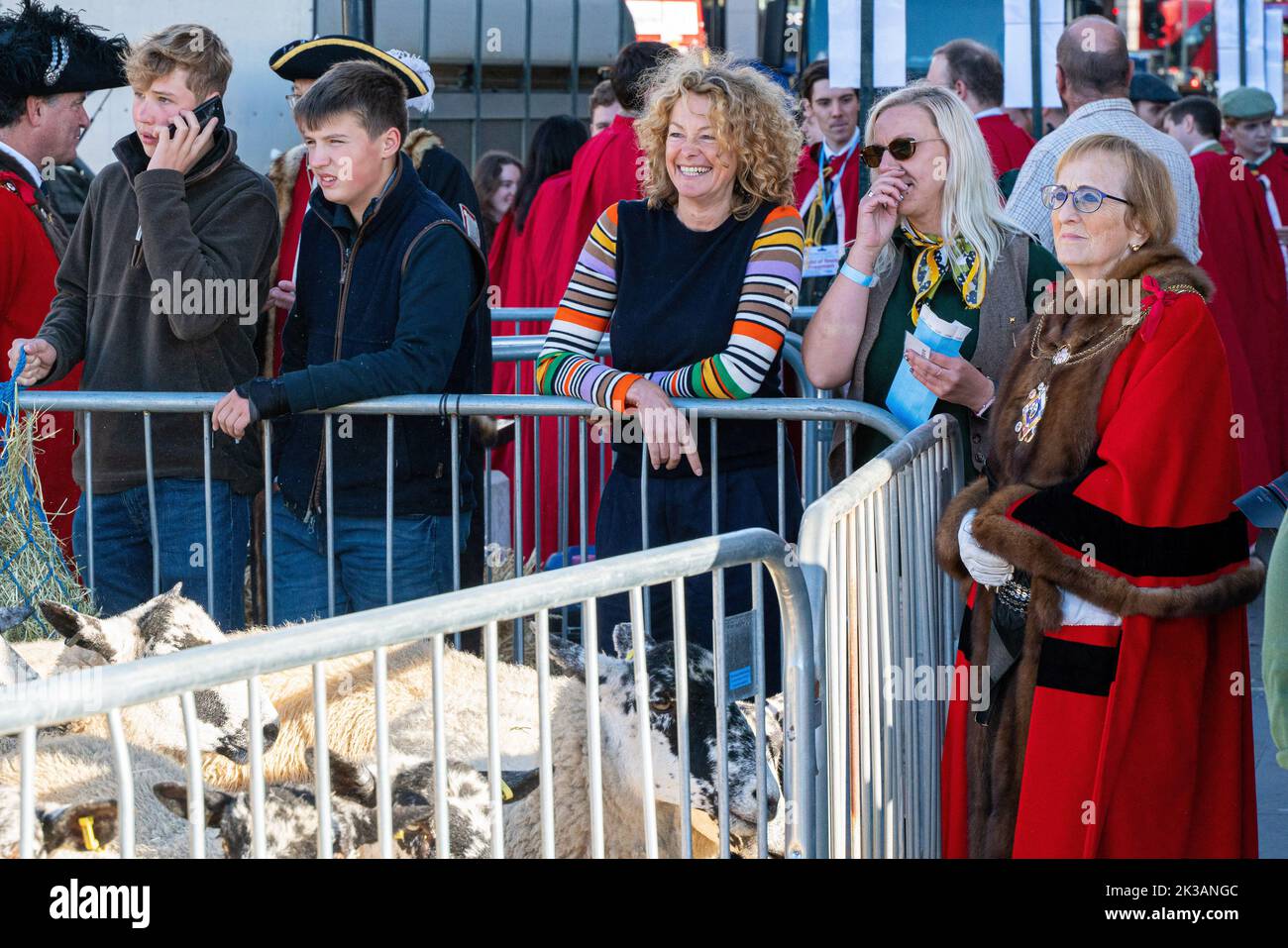 Kate Humble (C) looks at the sheep on London Bridge. The 10th ...