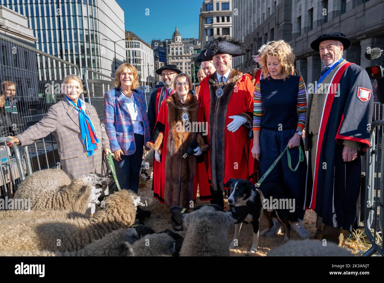Kate Humble (R2) joined the Lord Mayor of London Vincent Keaveny (R3 ...