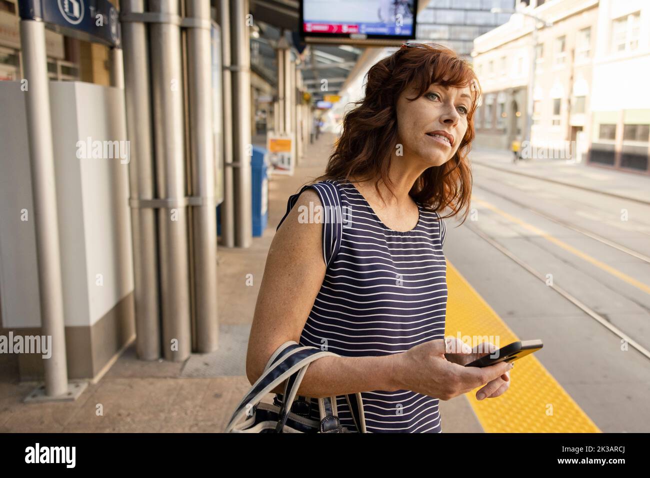 Commuter on train platform hi-res stock photography and images - Alamy