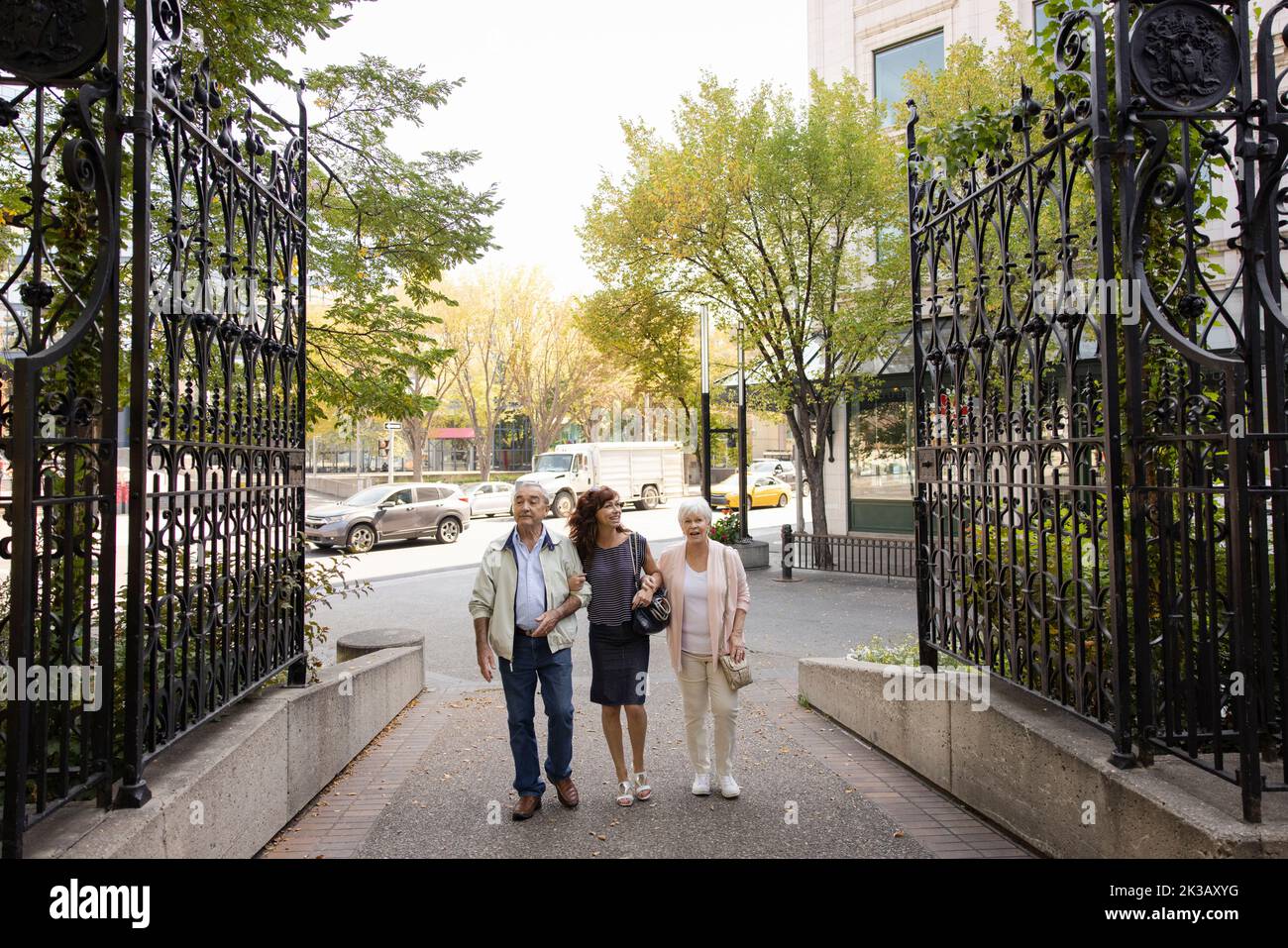 Walking through a city hi-res stock photography and images - Alamy