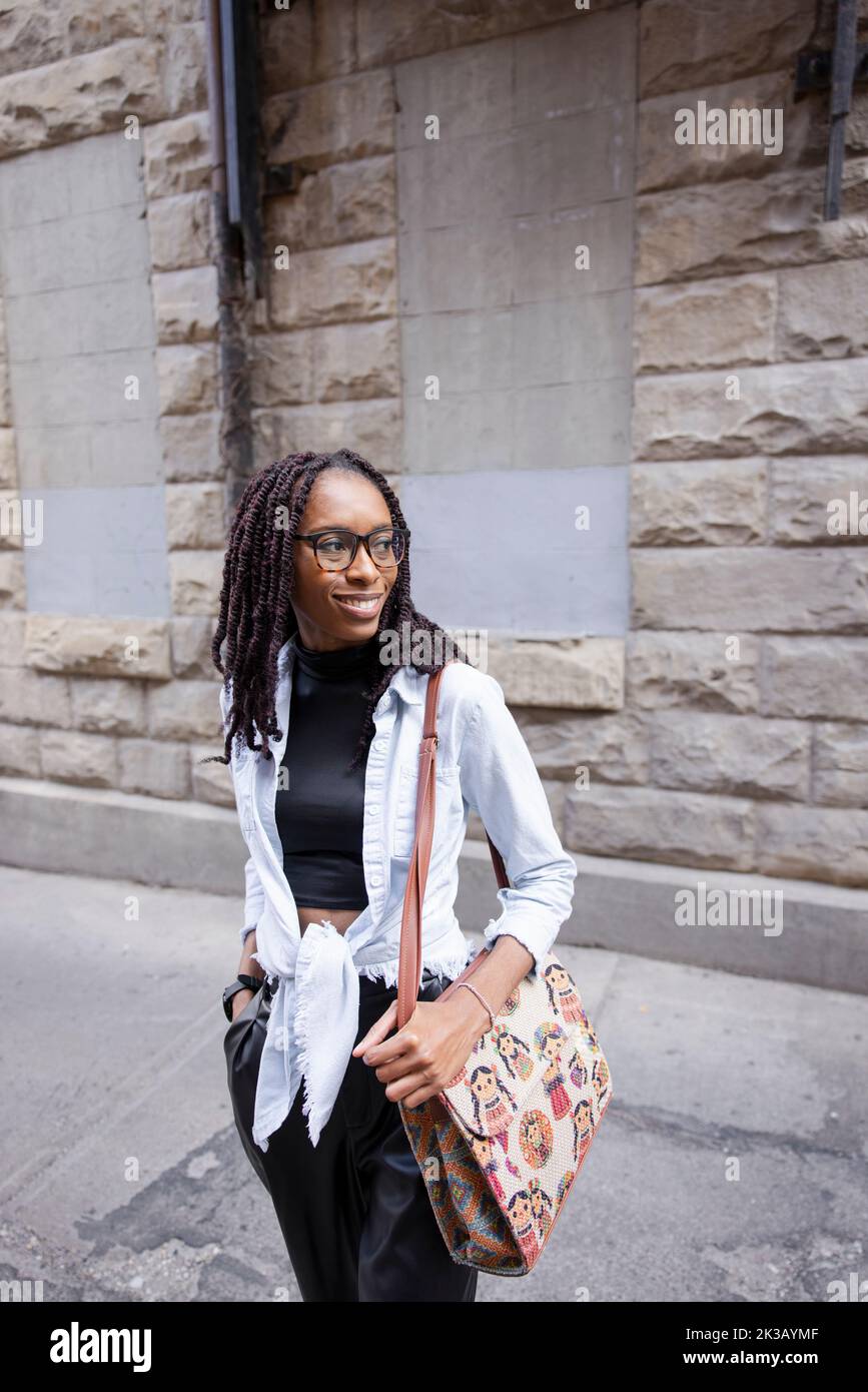 Stylish urban woman hi-res stock photography and images - Alamy