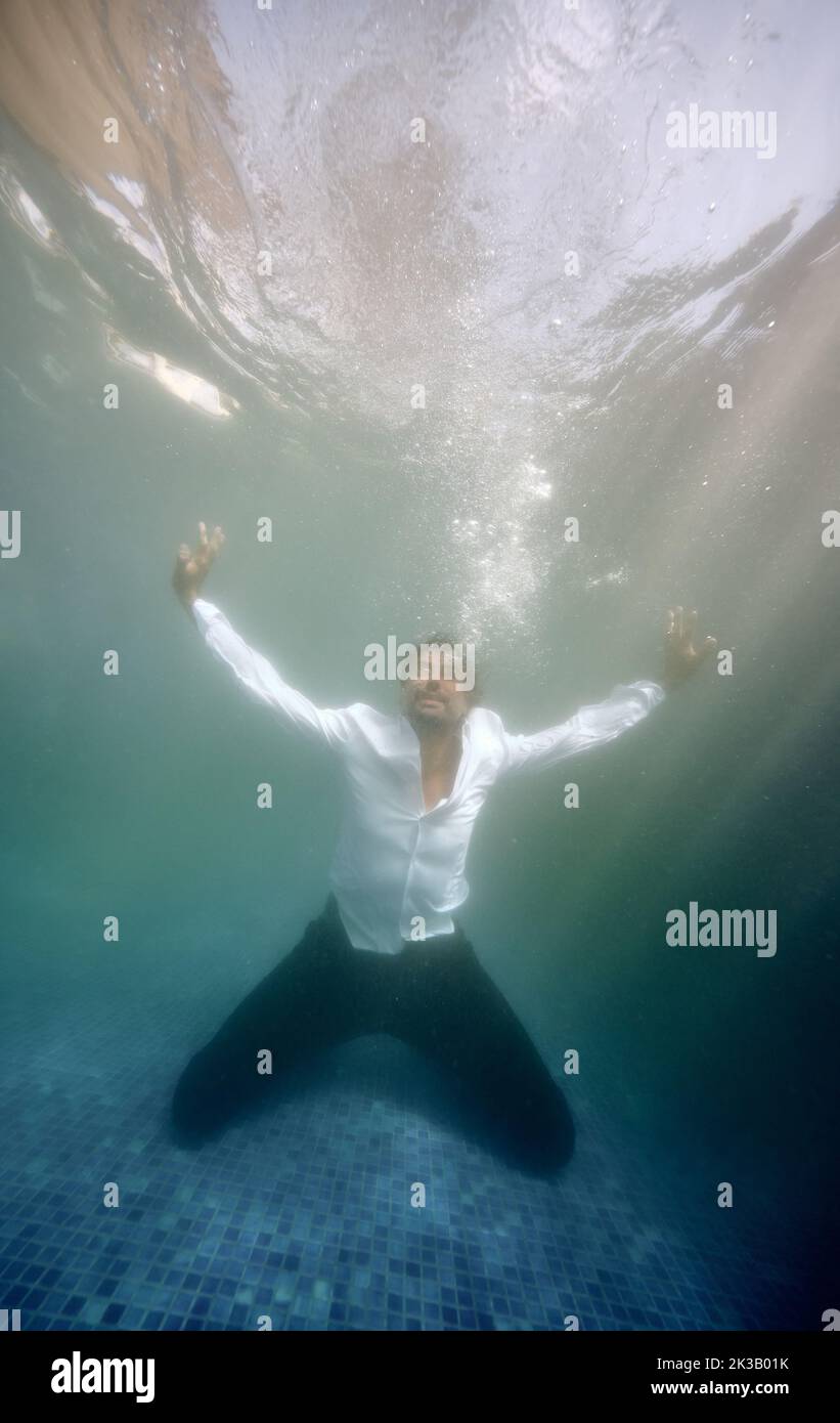 Man sinking underwater hi-res stock photography and images - Alamy