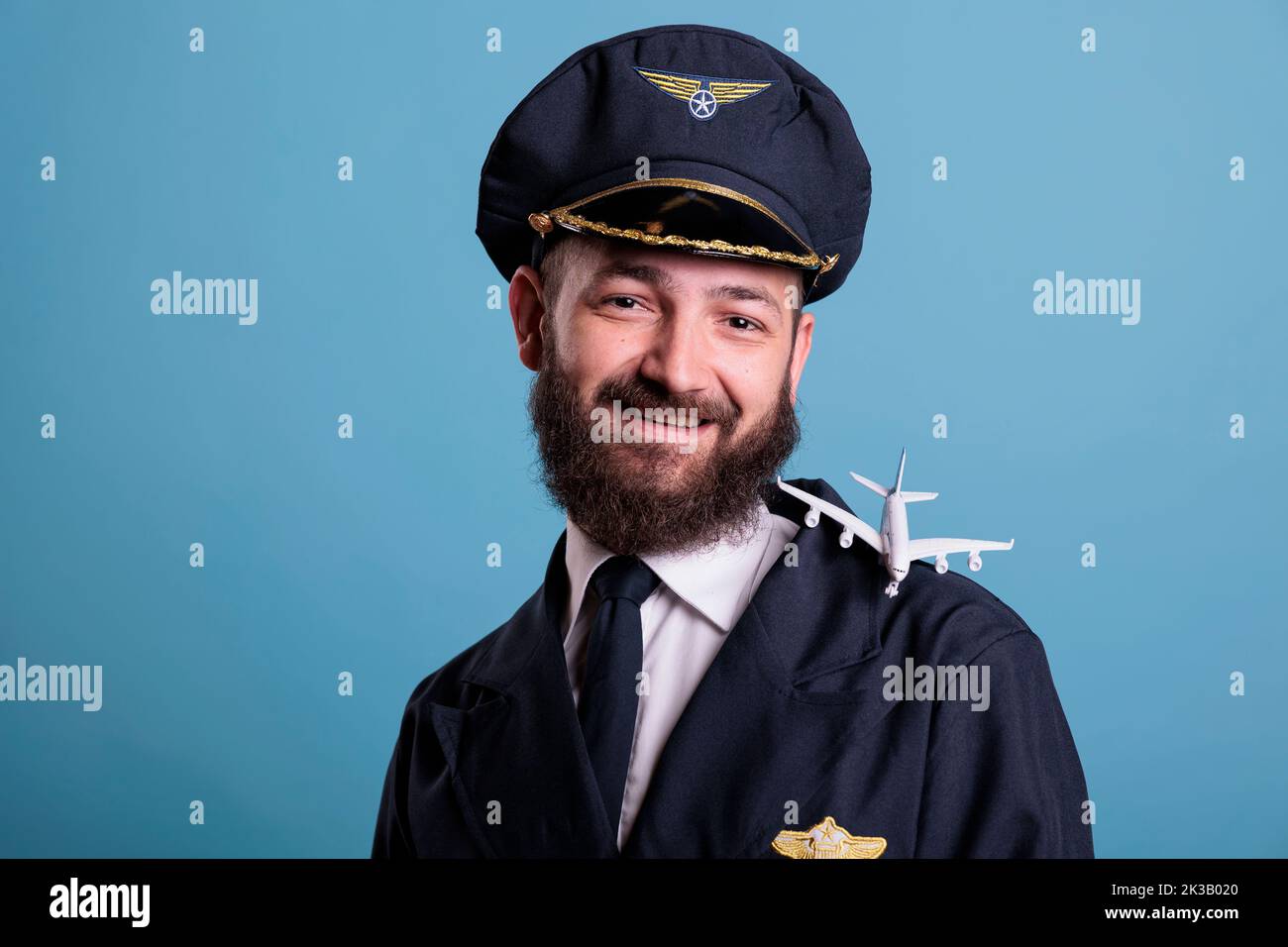Pilot in uniform hi-res stock photography and images - Alamy