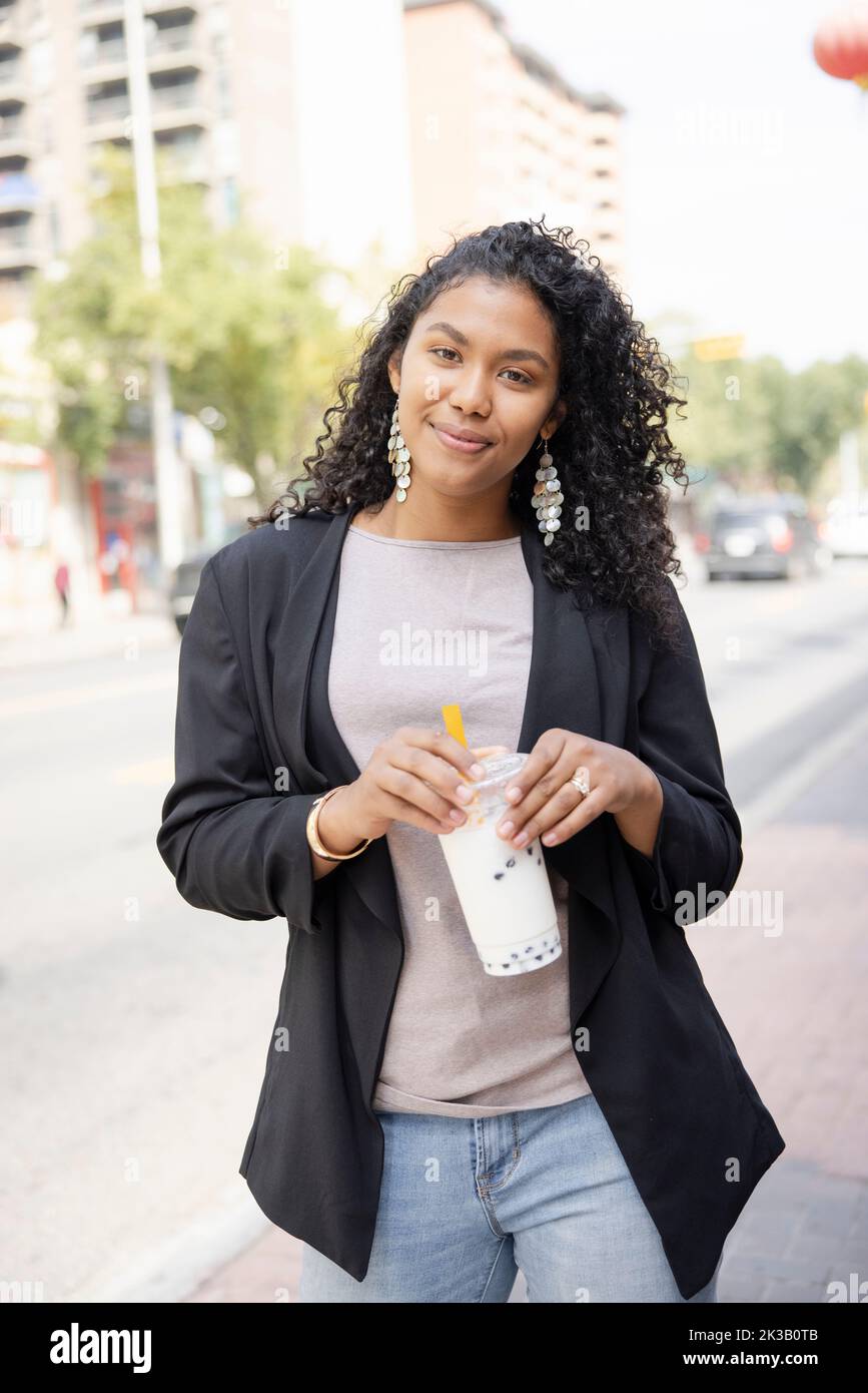Smiling portrait of a woman drinking tea hi-res stock photography and ...