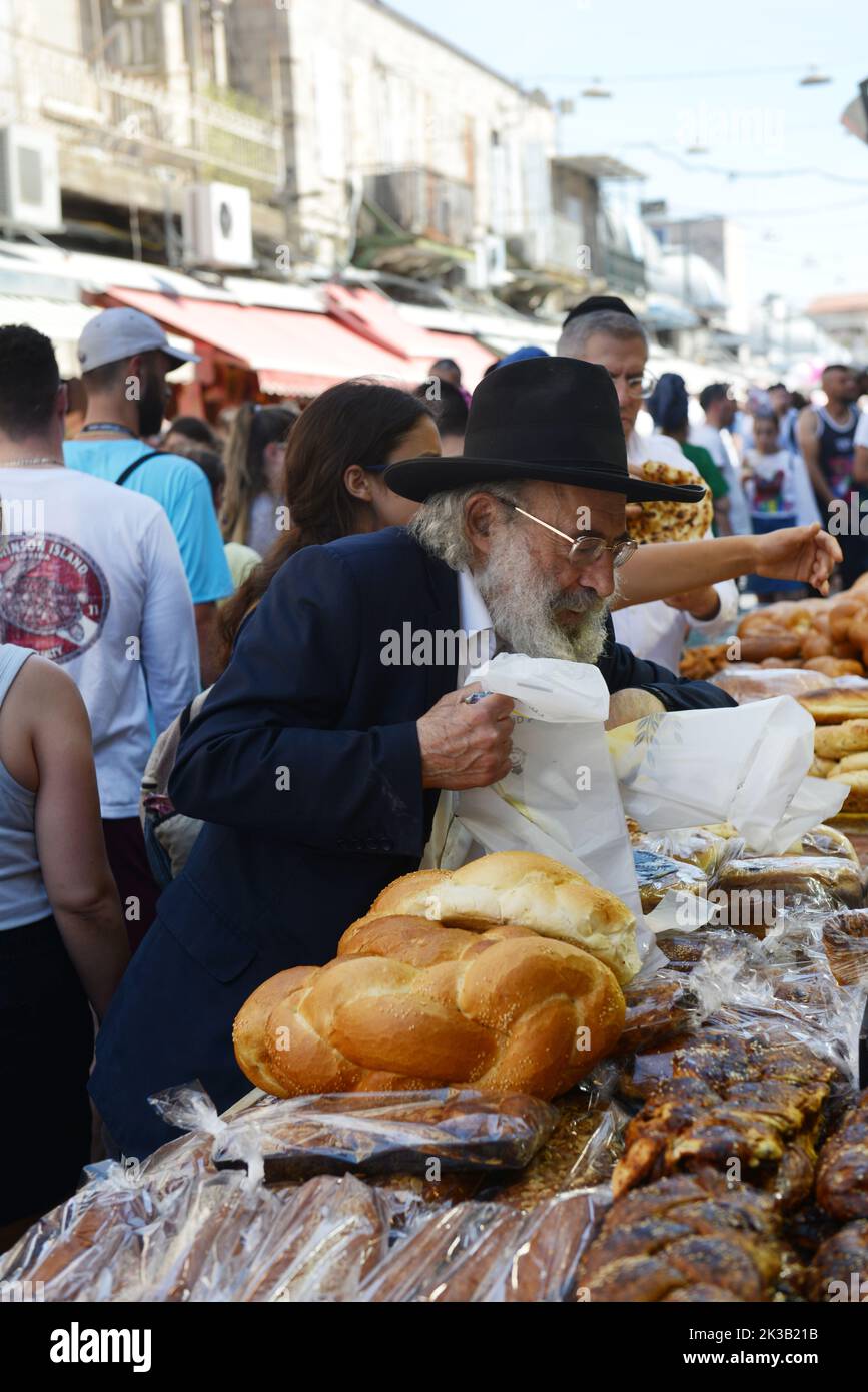 Buying bread jerusalem hi-res stock photography and images - Alamy