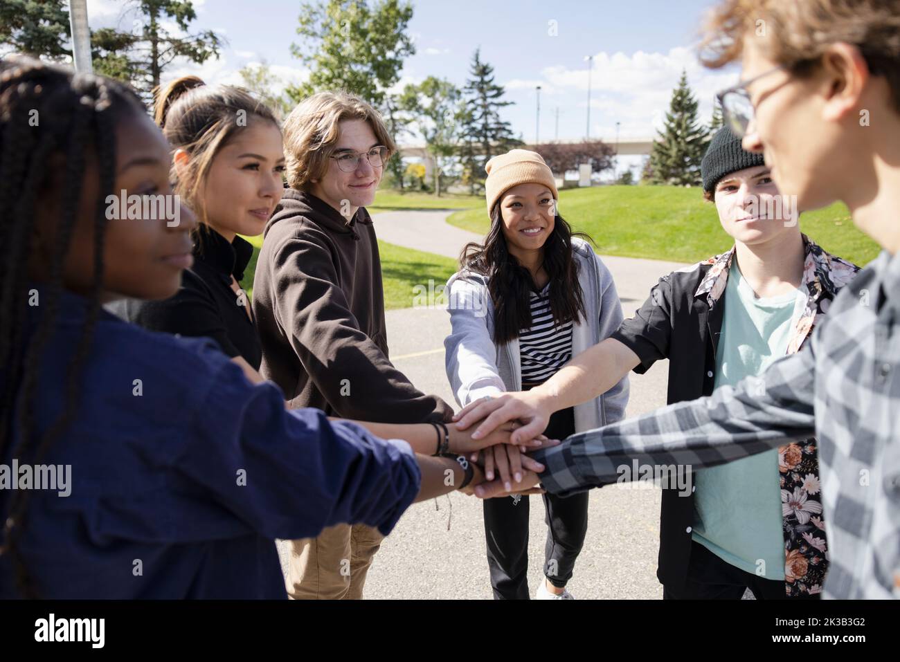 Team huddle hi-res stock photography and images - Alamy