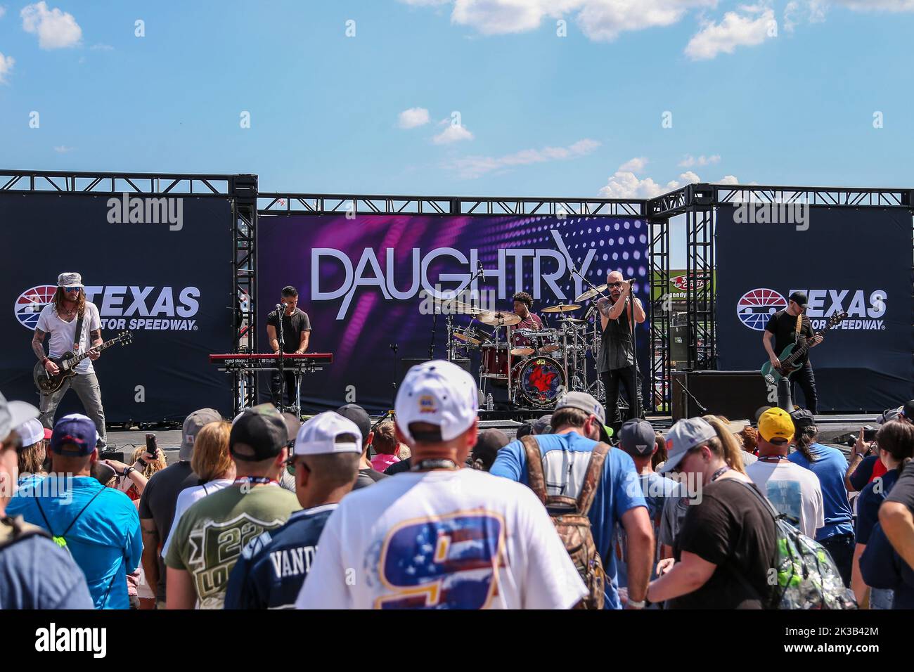 September 25, 2022, Fort Worth, Texas, U.S: Chris Daughtry and band ...