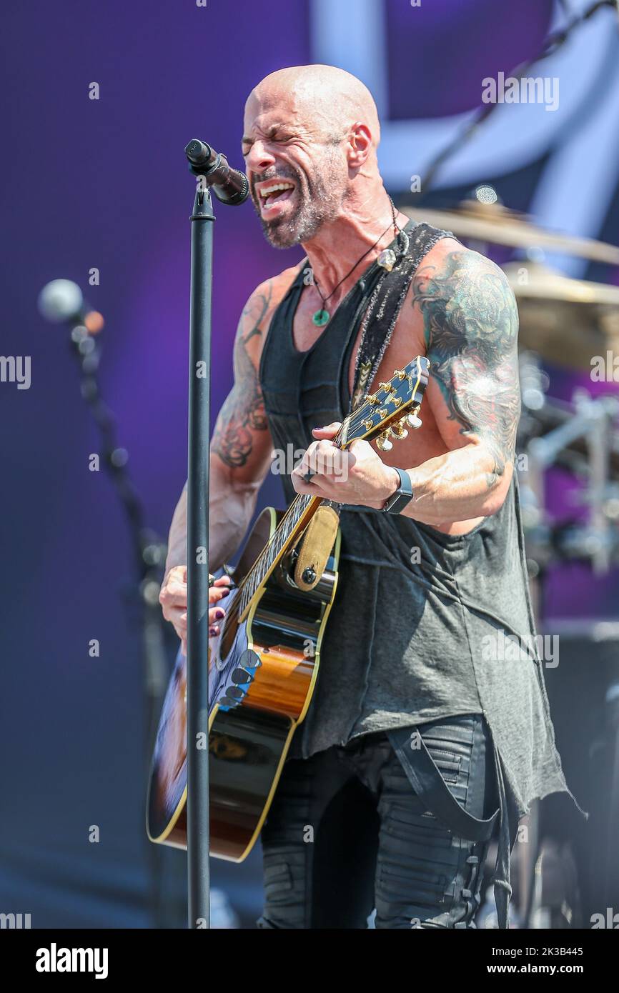 September 25, 2022, Fort Worth, Texas, U.S: Chris Daughtry and band ...